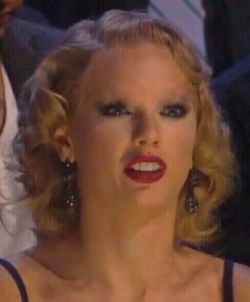 Taylor Swift No Eyebrows