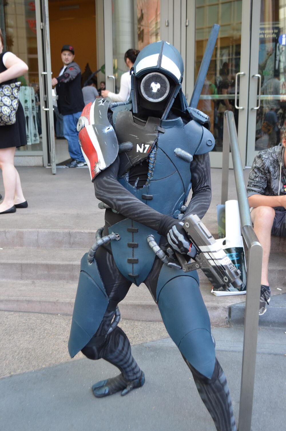 Mass Effect Legion Cosplay