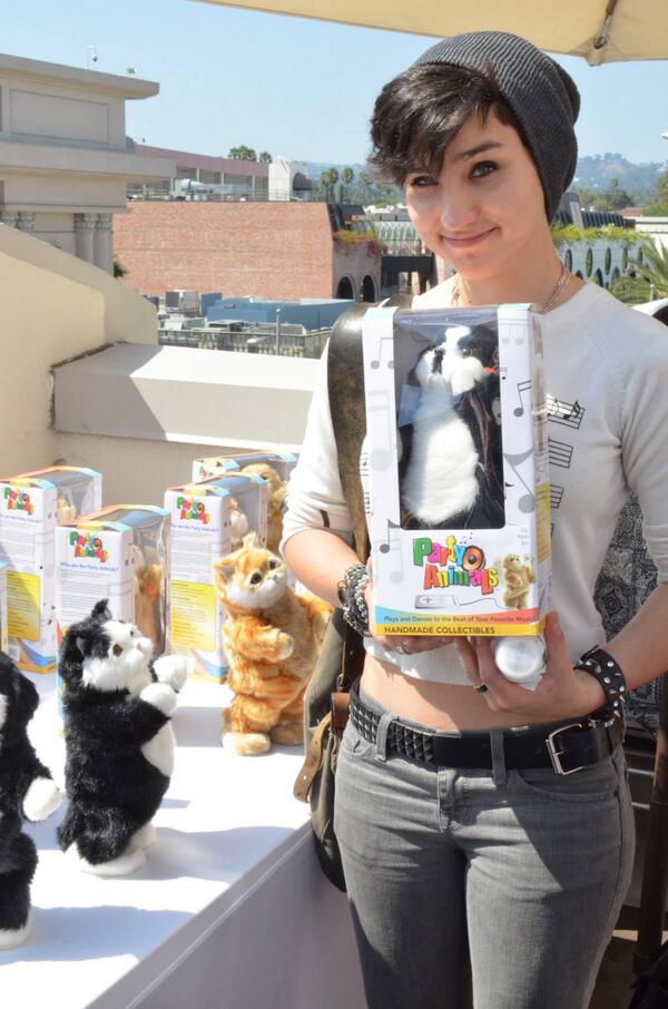 Bex Taylor Klaus 17 Dongidew