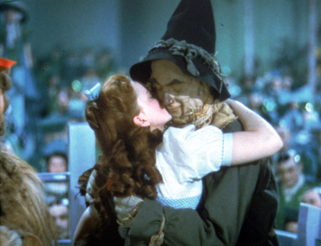 Witch And Wizard The Kiss