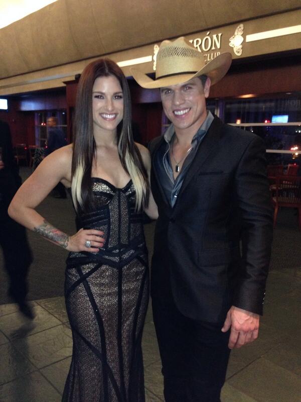 Dustin Lynch Girlfriend