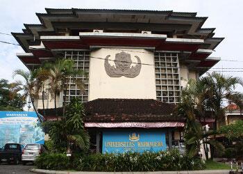 Universitas Warmadewa Logo