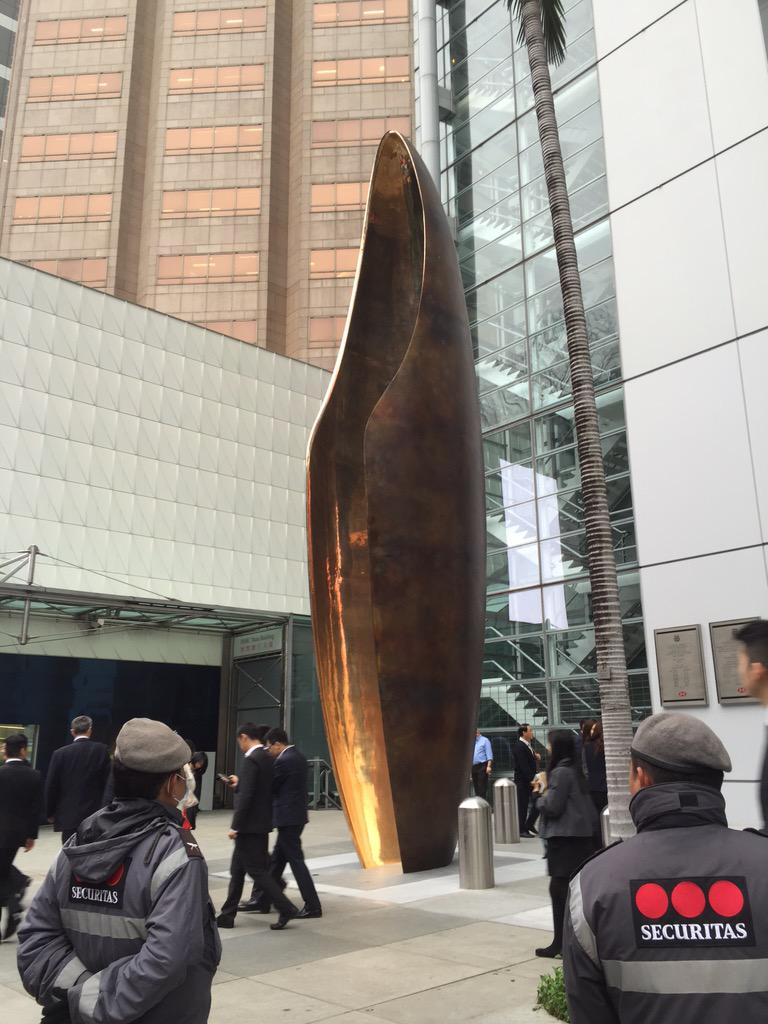 The "Grain of Rice" sculpture at HSBC HongKong headquarter for its ...
