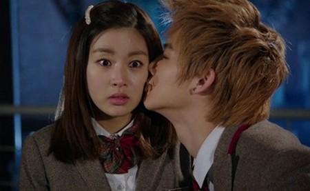 Park Jiyeon And Jb Kiss