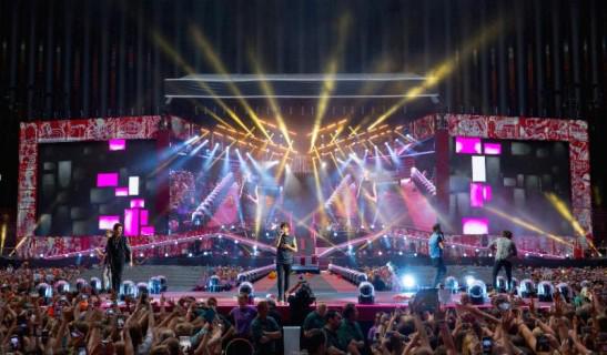 One Direction Where We Are Tour Stage