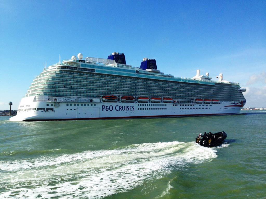 New superliner sails into Southampton - ITV News