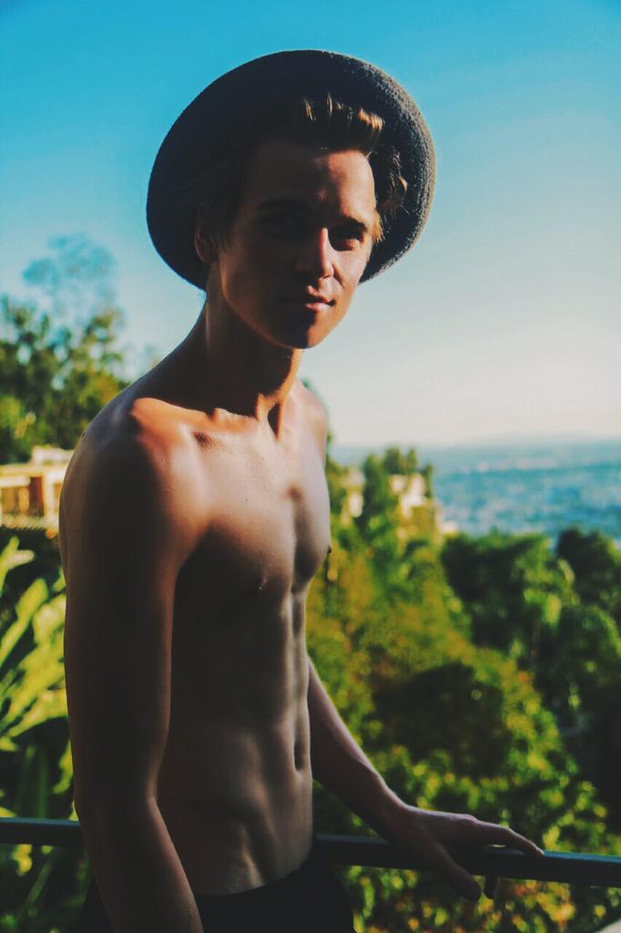 Joe Sugg Abs