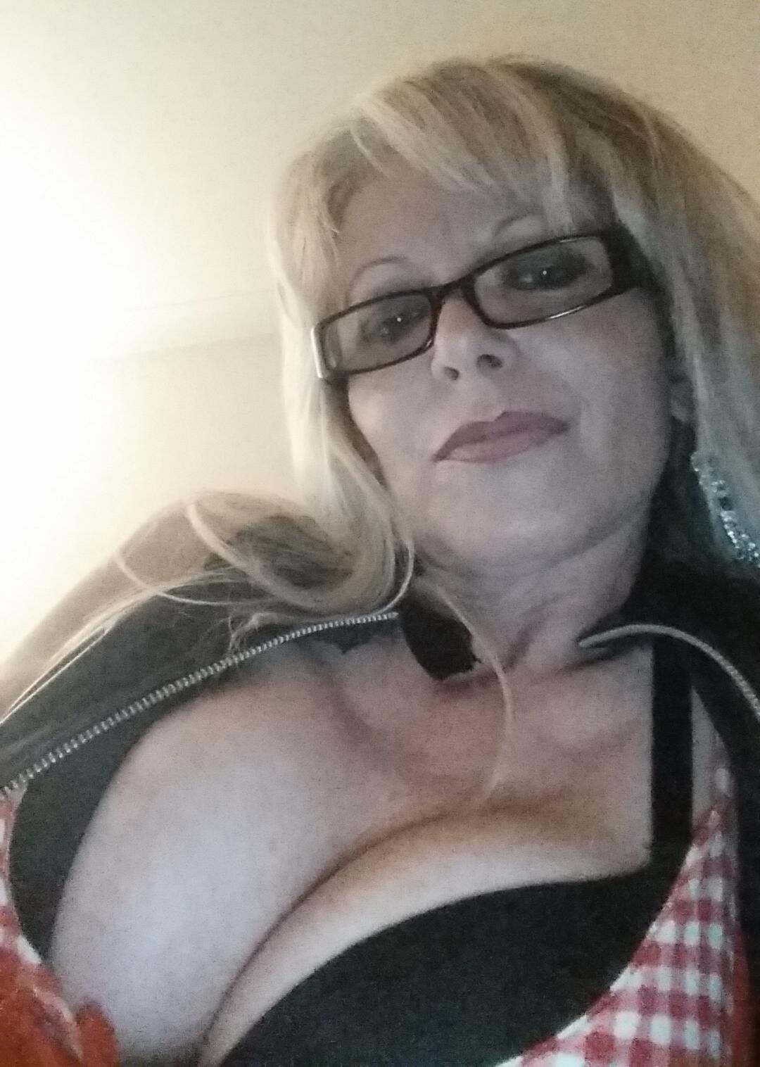 Mistress Suzzie on Twitter: "Mistress is playing with a cash pig http://t.co/1QsdtWJOTE" / Twitter