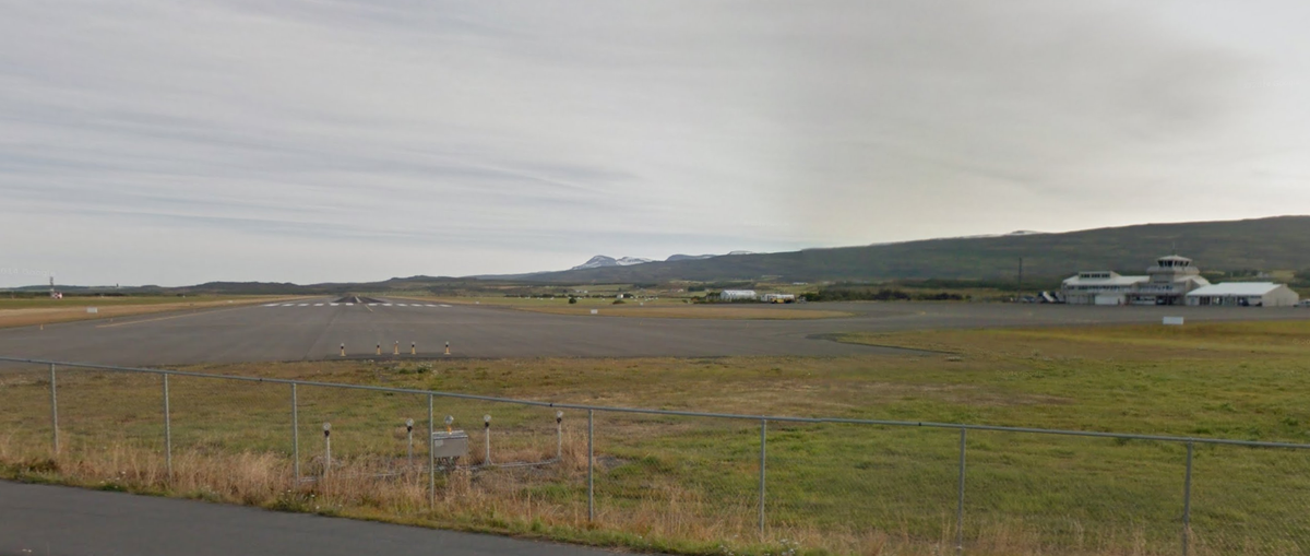 Easyjet U26941 is landing at Egilsstaðir Airport. Thanks to BIEG1 for ...