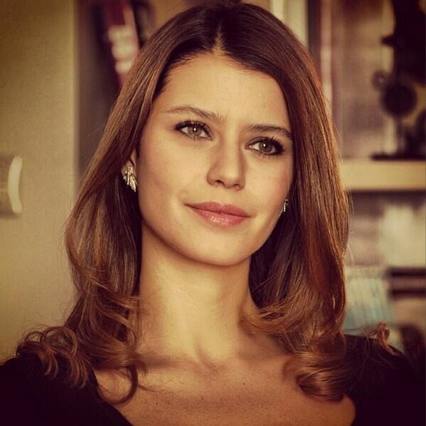Sexy Photos Of Beren Saat Full Hot Hd Wallpapers Bihter Pictures Hot