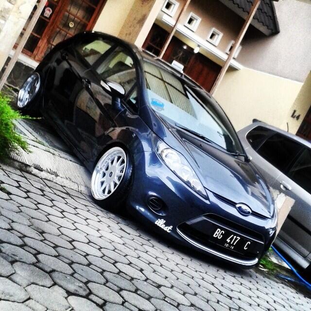 Stanced Ford Fiesta