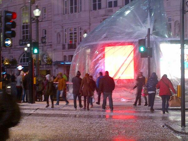 Snow globe in Piccadilly Circus 'bursts' due to weather | London - ITV News