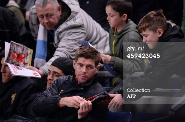 "City fans wanting Gerrard's autograph" : r/LiverpoolFC