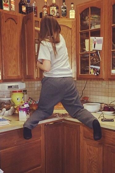 27 Painful Photos Every Short Girl Can Relate To