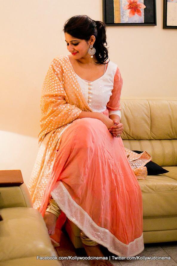 VJ and Singer Divya | Veethi