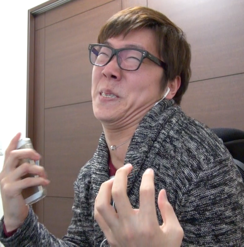 HIKAKIN😎ヒカキン 【YouTuber】 on Twitter: "ゴッドフェス編集なう。首がヤバい事になっているw http://t.co/v7nbiQy0jf"