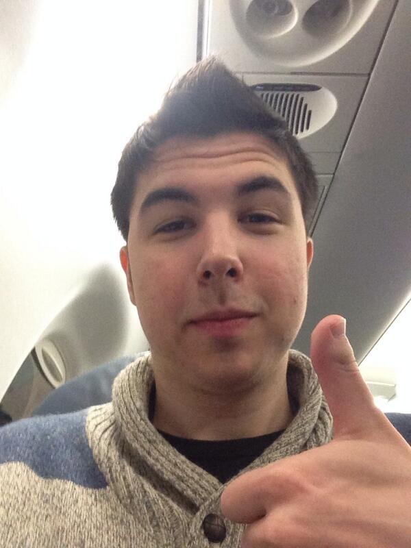 Que le pasa a wyllirex en el dedo?