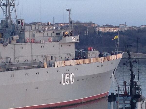 Why would a navy ship line the railings with mattresses? (Ukraine) : r ...