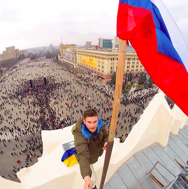 Russian flag raised in Ukrainian city of Kharkiv - ITV News Russian flag raised in Ukrainian city of Kharkiv - ITV News