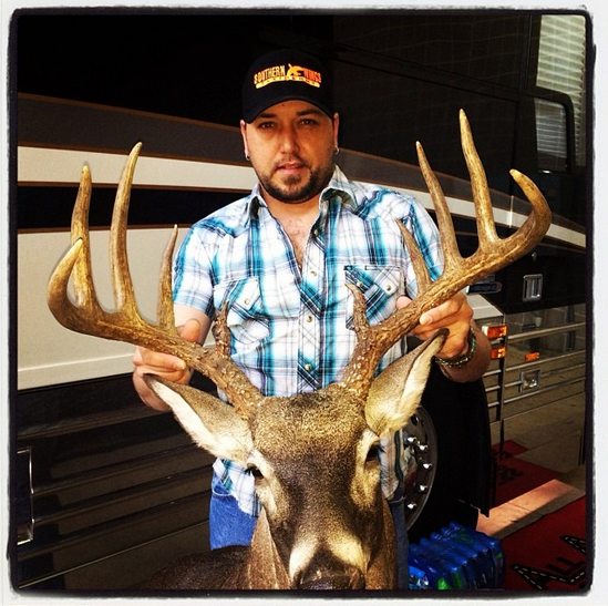 Jason Aldean Hunting