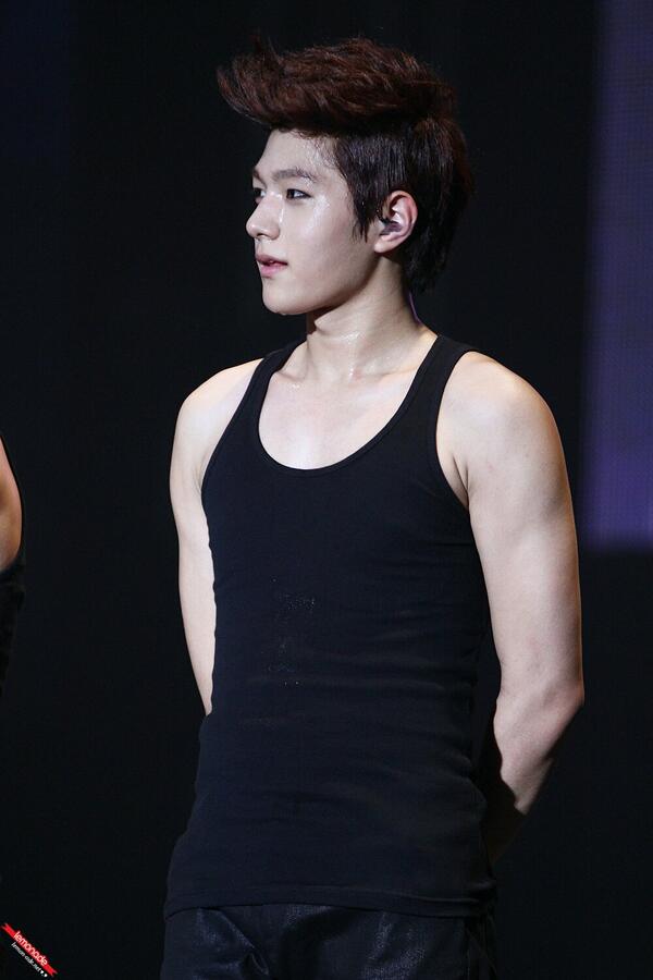 Kim Myungsoo Abs