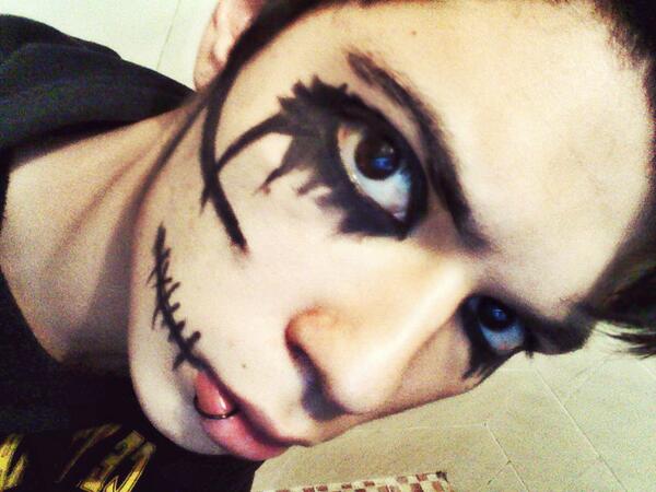 Andy Sixx Makeup