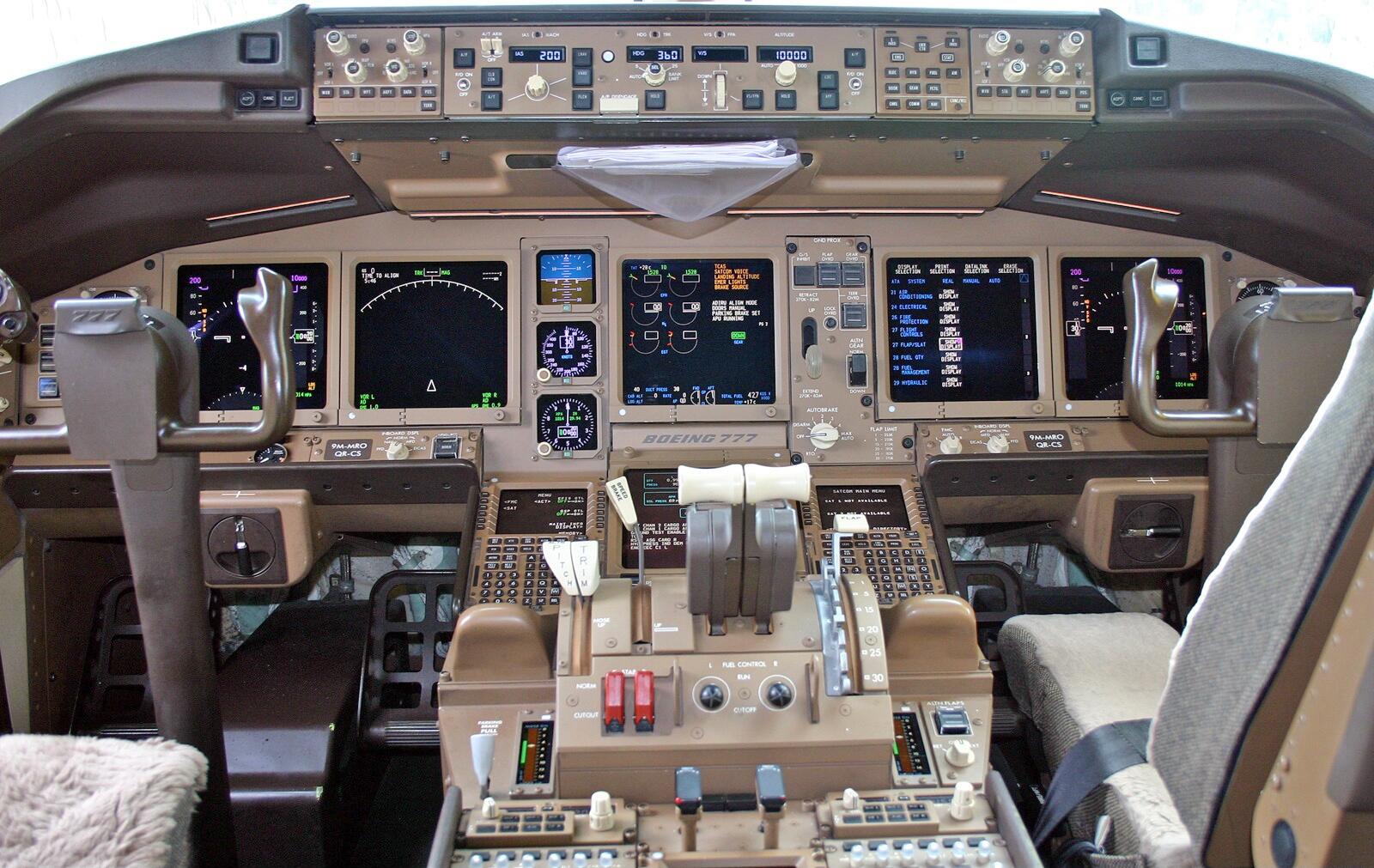 Boeing 777 Cockpit