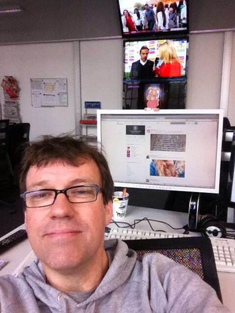 Markus Hesselmann on Twitter: "Ein #Hoodie im Newsroom, #Kapuzenpulli muss sein. http://t.co ...