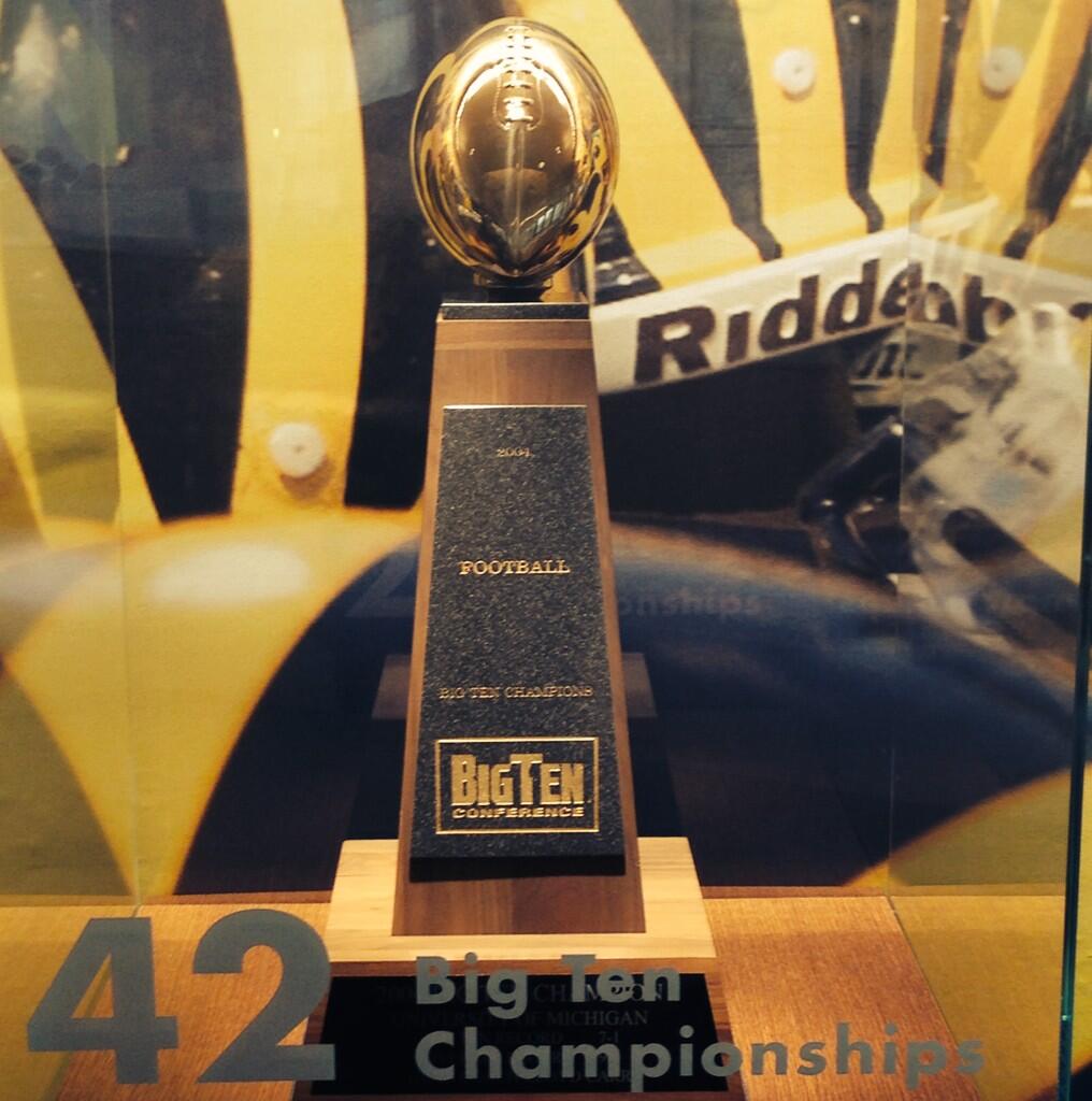 Bo statue unveiled at new Schembechler Hall | mgoblog