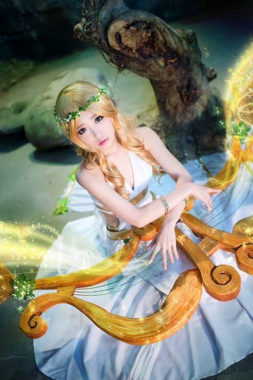 Muze Sona Cosplay