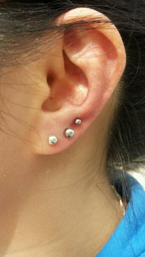 Jabeth Wilson Az igazsághoz Ott piercing lobe 3eme trou Fiatal hölgy ... Jabeth Wilson Az igazsághoz Ott piercing lobe 3eme trou Fiatal hölgy ...