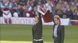 West Ham star Dylan Tombides honoured in Upton Park tributes - ITV News
