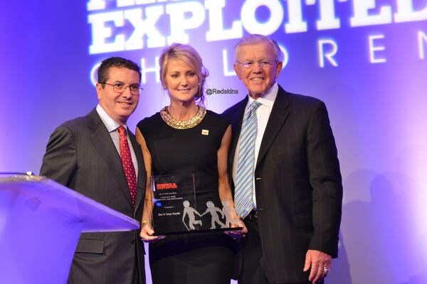 #redskins owner dan snyder and wife, tanya, accept their @missingkids hope award tonight from ...