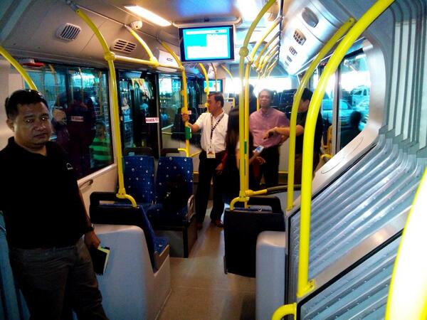 Manila testing articulated bus to reduce MRT load