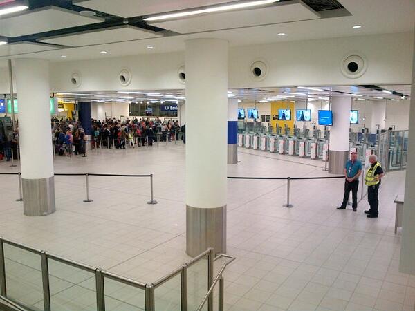 IT glitch causes long queues at airport immigration desks - ITV News
