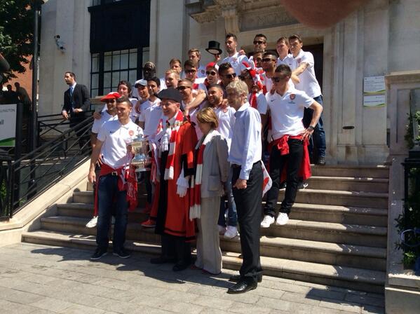 Arsenal victory parade after FA Cup triumph - ITV News