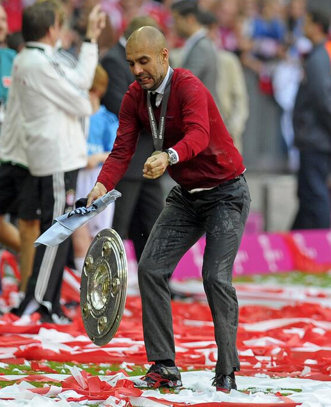 Great shot of Pep celebrating his first Bundesliga title : r/soccer