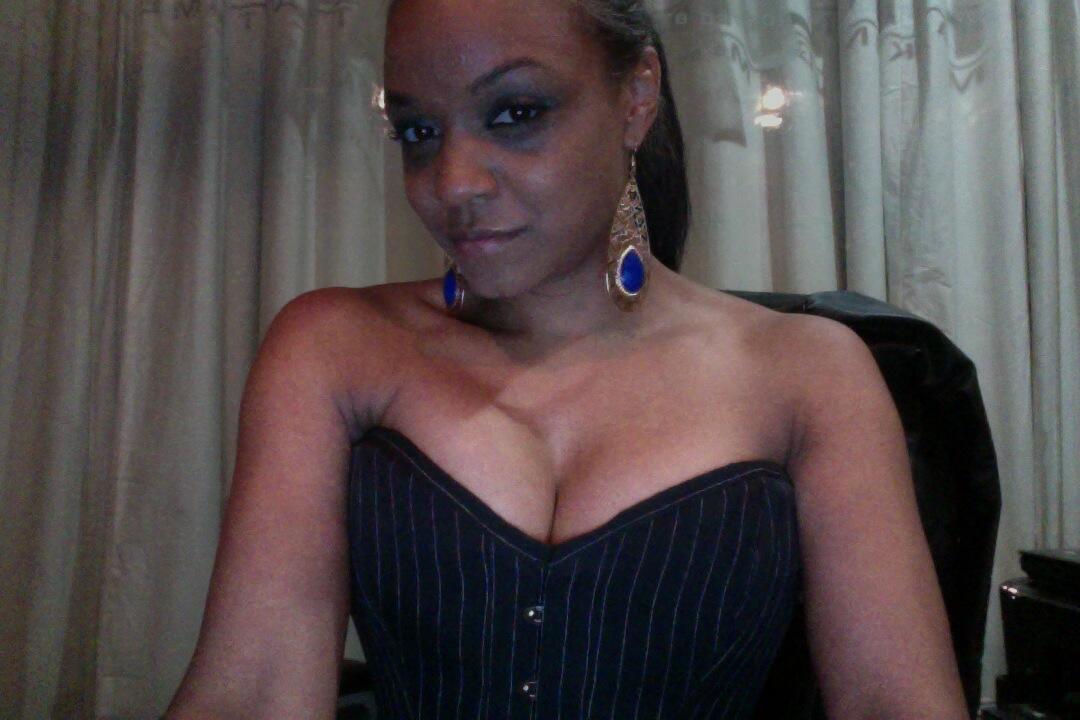 Sinnamon Love on Twitter: "Oh, just hanging out at @CYN_Studios_NYC . #corset #domina #dungeon ...