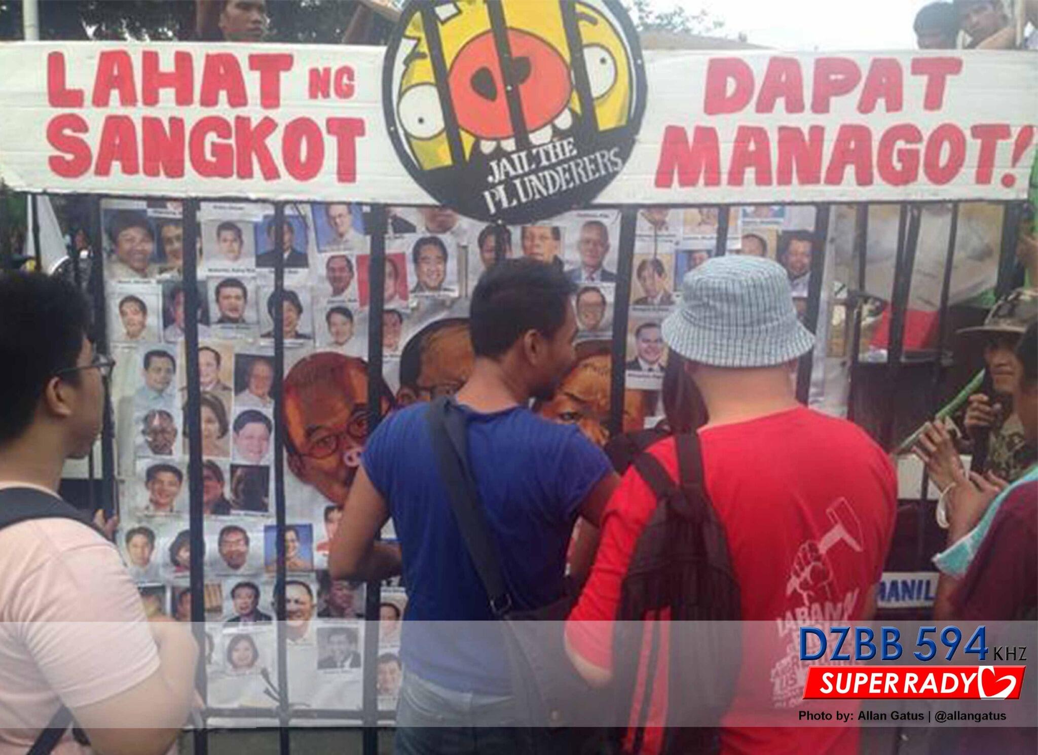 DZBB Super Radyo on Twitter: "Mga sumama sa #Abolishpork movement, nagdidikit ng ilong ng baboy ...