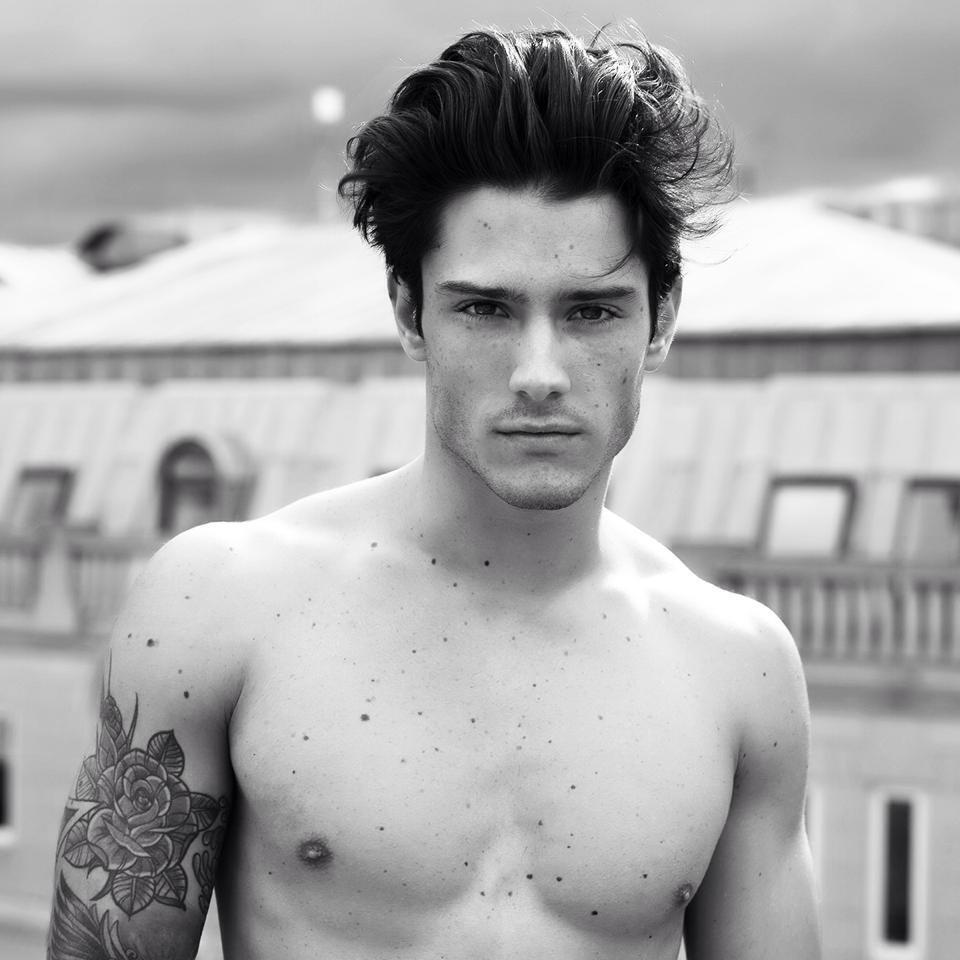 Emergency Twink on Twitter: "Diego Barrueco is single-handedly making freckles sexy again. http ...