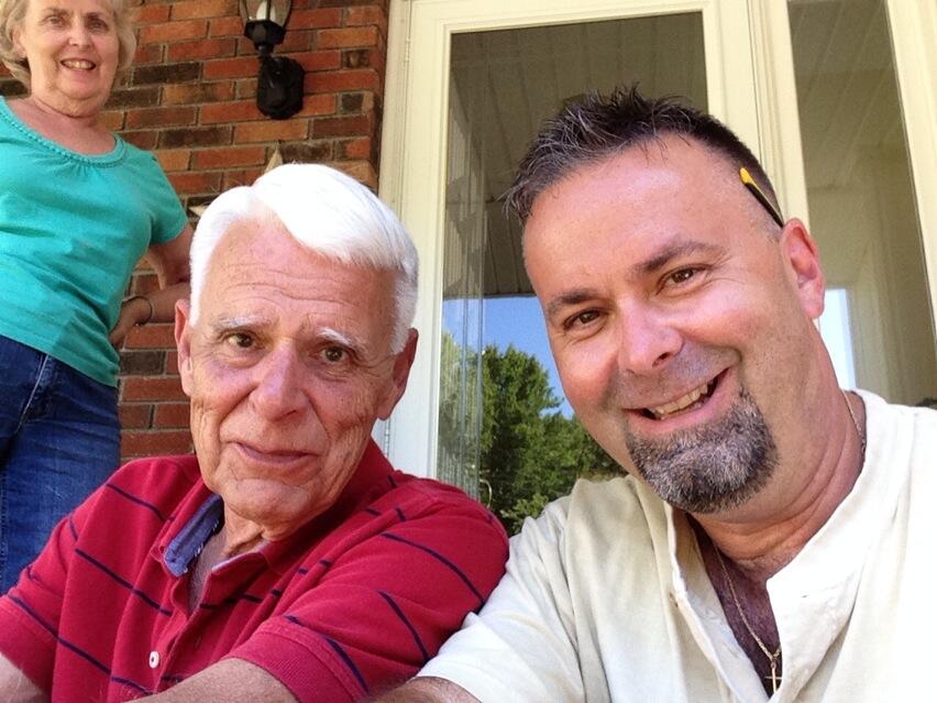 Jeff Simms on Twitter: "Happy #FathersDay with my Dad and a photobomb from my Mom! http://t.co ...