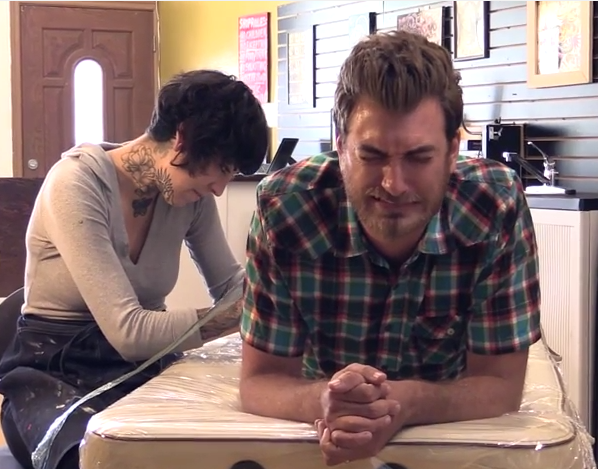 Rhett Link Tattoos Thomas Rhett 'Tattoos' Wife's Name On His Face