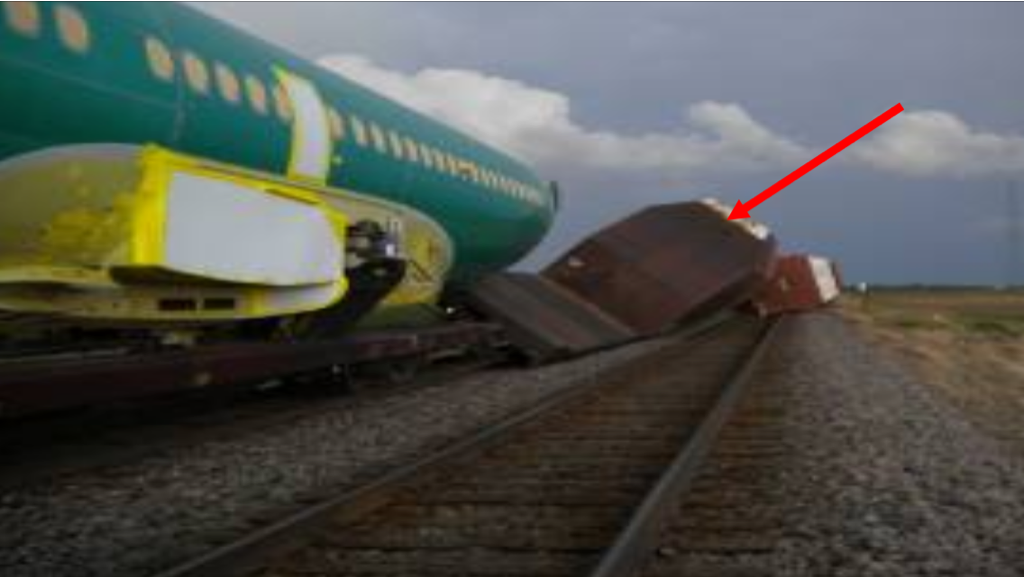 WWW.CRASH-AERIEN.AERO • Accident de train et trois fuselages de Boeing ...