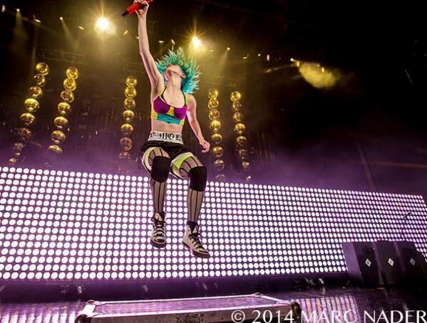 Paramore Monumentour Stage MONUMENTOUR: Fall Out Boy & Paramore | Red