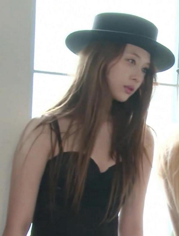 Sulli Red Light Hat