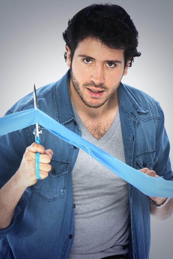 Es director, actor, editor, guionista.. es jorge ulloa!!!! @jorgeulloaaa - scoopnest.com