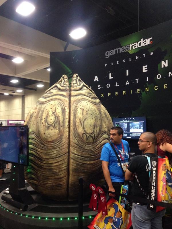 Play Alien Isolation in Giant Alien Egg at Comic-Con 2014 - Alien vs ...