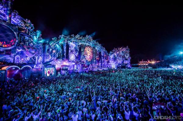 Tomorrowland At Night Hd