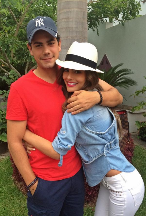 Ximena Navarrete Y Su Novio Jaime Mayol