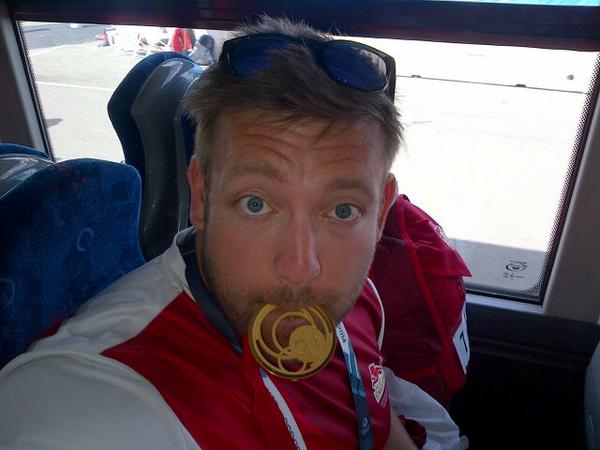 England's Dan Greaves takes 'golden selfie' after win - ITV News
